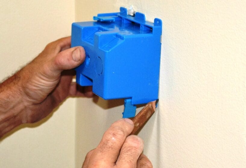 Converting a 2 socket outlet to 4 sockets|Pro Construction Guide
