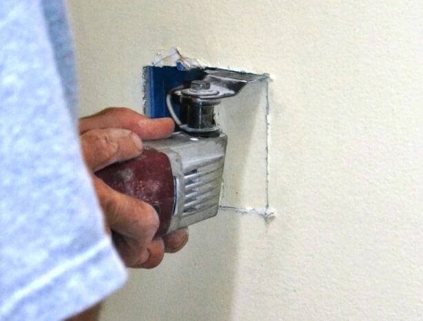 Converting a 2 socket outlet to 4 sockets|Pro Construction Guide