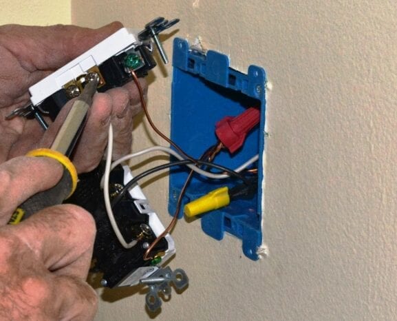 Converting a 2 socket outlet to 4 sockets|Pro Construction Guide